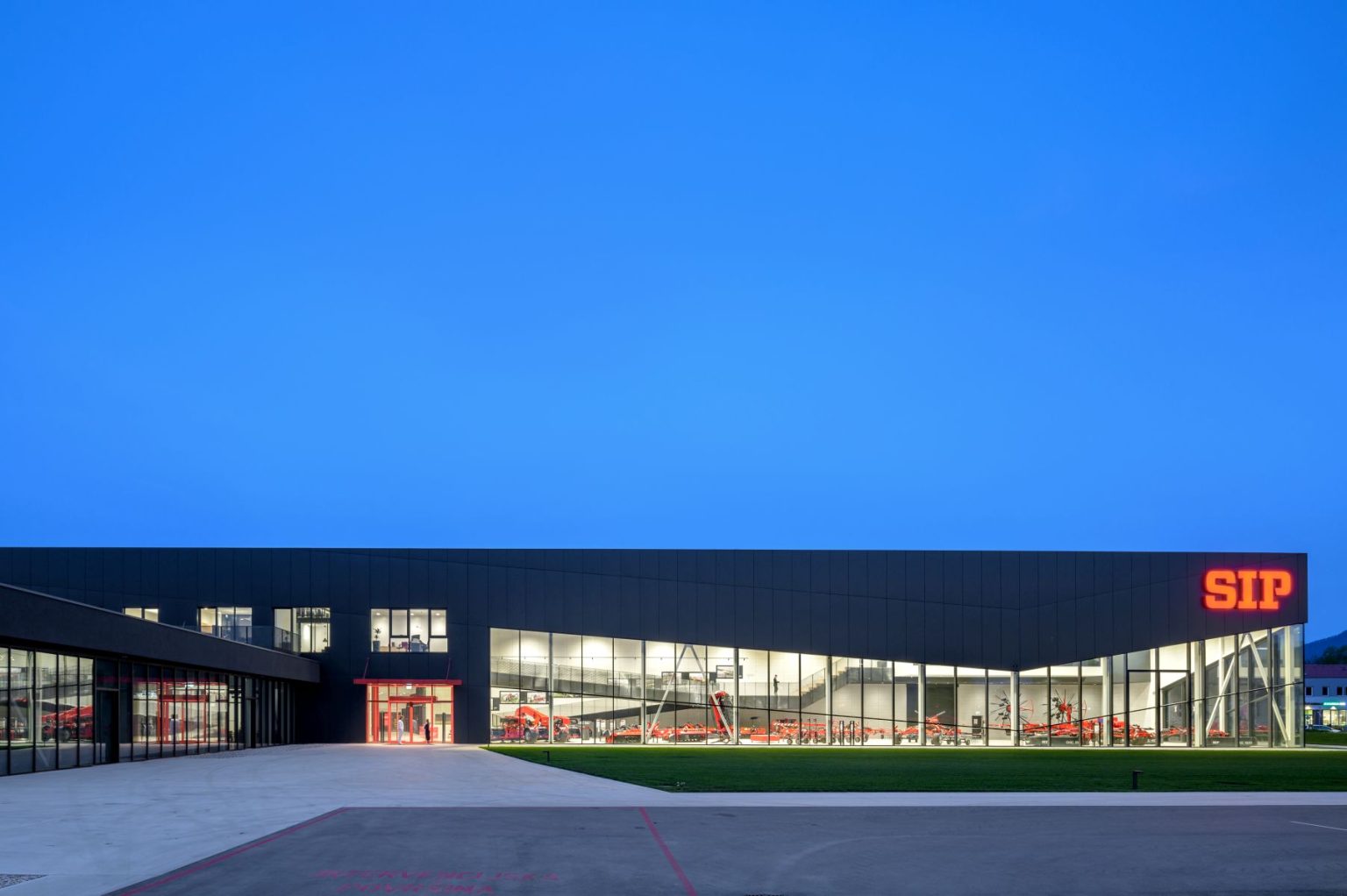 Kragelj arhitekti: SIP center – Outsider – revija, ki presega meje